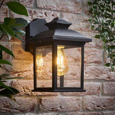 ValueLights Leo Matte Black Traditional Lantern IP44 Outdoor Wall Light