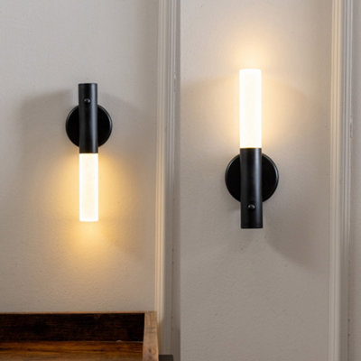 ValueLights Oakley Black Magnetic Wall Light with Motion Sensor and USB ...
