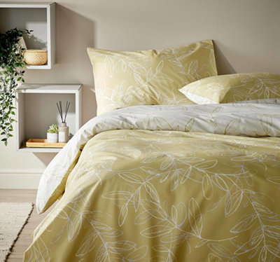 Vantona - Linear Leaves Yellow Floral Bedding Set - Single | DIY at B&Q