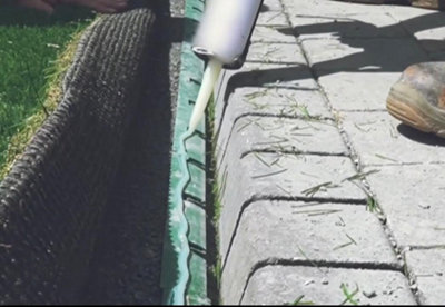 VertEdge Artificial Lawn perimeter fixing system 50 pack + 5 adhesives