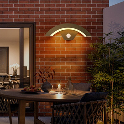 Waterproof Outdoor LED Wall Light Curved Shaped Garden Lamp with PIR ...