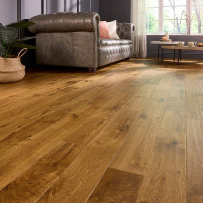 Watton 18mm x 120mm Solid Oak Flooring Golden Handscraped Matt Lacquer ...