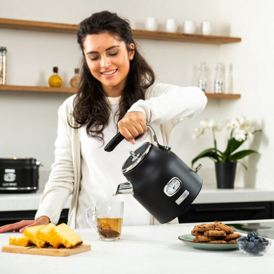 Hot kettle store