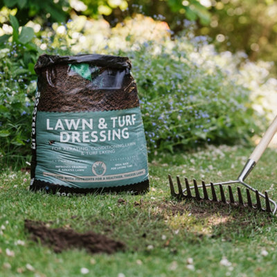 Westland Lawn and Turf Dressing - Multi-purpose top dressing for ...