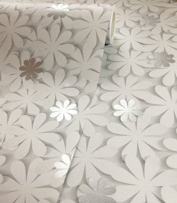 White and Silver Floral Daisy Wallpaper