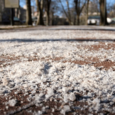 White De-icing Rock Salt 25kg Bag - Rock Salt for Clearing Driveways ...