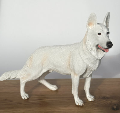 White German Shepherd figurine from the Leonardo Dog Studies range ...