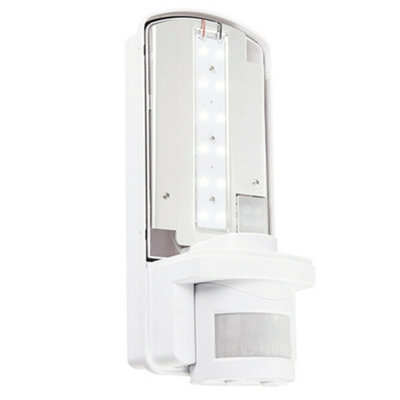 WHITE IP44 Outdoor Wall Bulkhead Light & 10m PIR Motion Sensor 6W ...