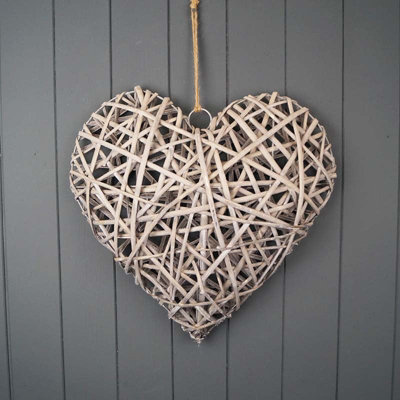 White Natural Wicker Heart (40cm) | DIY at B&Q