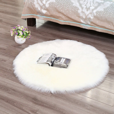 White Round Soft Faux Fur Fluffy Rug Dia 90 cm | DIY at B&Q