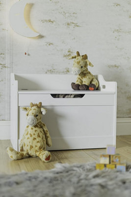 White Wooden Kid s Toy Box with Star