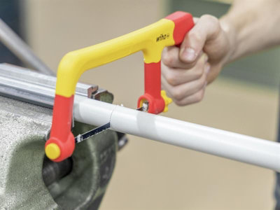 Electric hacksaw for cutting metal store