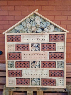 Wildlife and Birdcare Wooden Woodland & Park Bug and Insect House ...