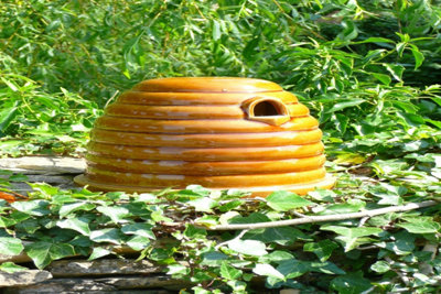 Wildlife World Ceramic Bee Skep With Nesting Material