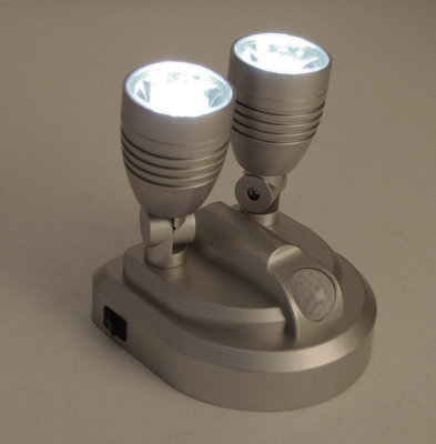 Wireless Twin Beam Security Light 4xAA Battery-Powered