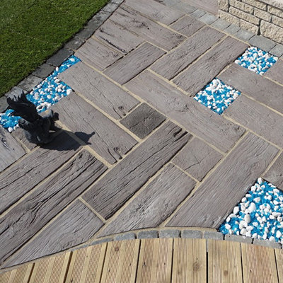 Wood Effect Concrete Railway Sleepers - 900 x 225 x 45mm - Pack of 20