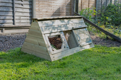 Wooden Starter Small Chicken Coop - Hen & Chicks