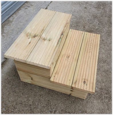 Wooden Steps with non slip strips Ideal Hot Tubs, Caravans, Pets etc