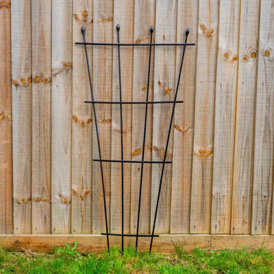 Woodside 1.2m Metal Garden Fan Trellis, Decorative Plant/Flower Pot ...