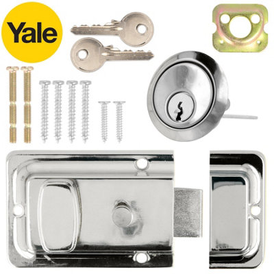 Yale Chrome Essentials Night Latch & 2 Keys 60mm Deadlock