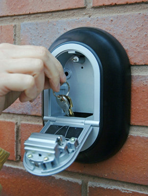 Yale Outdoor Combination Key Safe Box