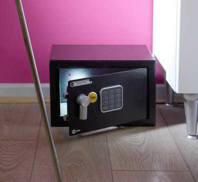 Yale Value Safe - Medium YSV/250/DB2