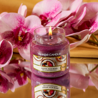 YANKEE CANDLE MEDIUM JAR CANDLE - ACAI BOWL