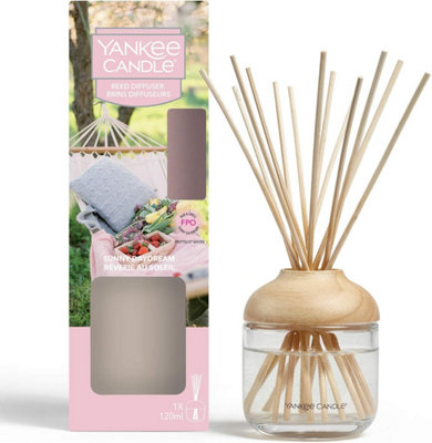 Yankee Candle Reed Diffuser - Sunny Daydream - 120 ml - Up to 10 Weeks of Fragrance | DIY at B&Q