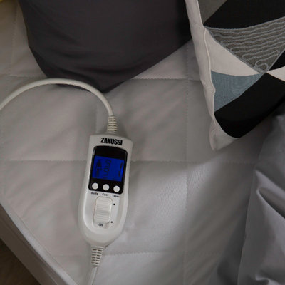 ZANUSSI ZESB7001 Washable Electric Heated Mattress Protector with ...