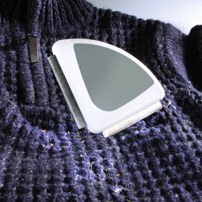 Zero Fuzz Portable Travel Lint Remover with 2 Colour Coded Blades ...